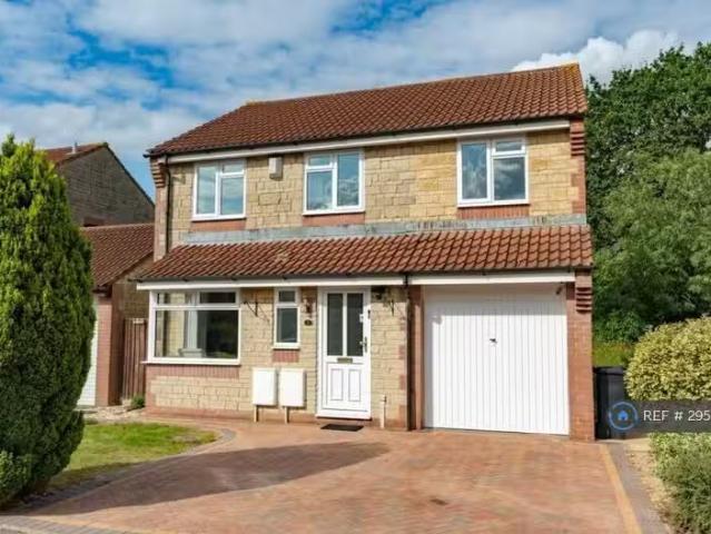 Charming 4 BA 6 bedroom detached house for rent in Huckley Way.