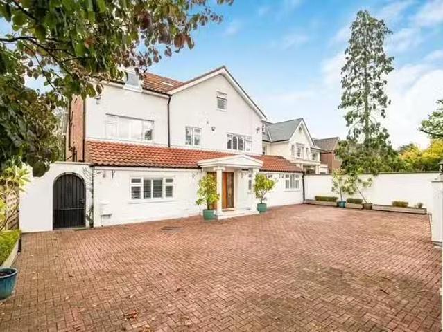 Deal! 4 BA 7 bedroom detached house for rent in Camlet Way, Ba.