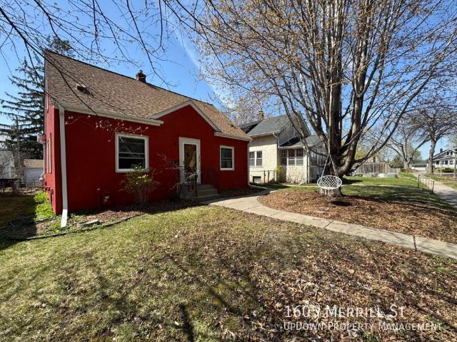 Charming 4 Bed Sanctuary with Spacious Living in Saint Paul Como Neighborhood