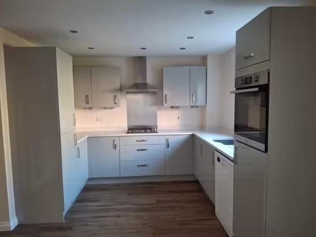 Rental! 4 bedroom detached house for rent in Almsford Close, A.