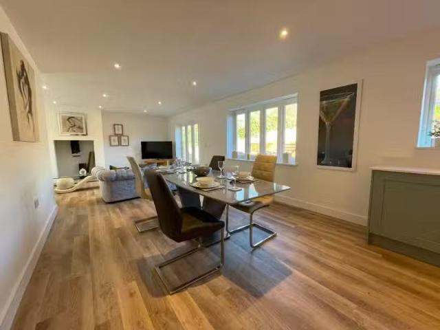 Deal! 4 bedroom detached house for rent in BH20 WEST STREET, B.