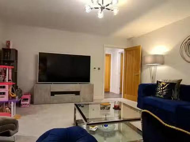 Rental! 4 bedroom detached house for rent in Gravel Hill, Wimb.