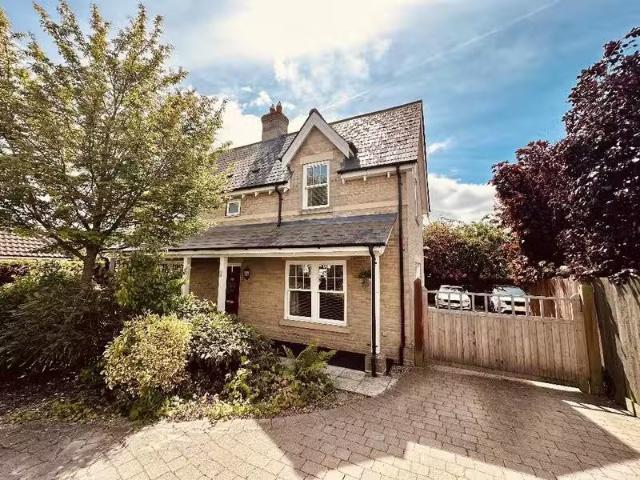 For Rent! 4 bedroom detached house for rent in Saltings Cresce.