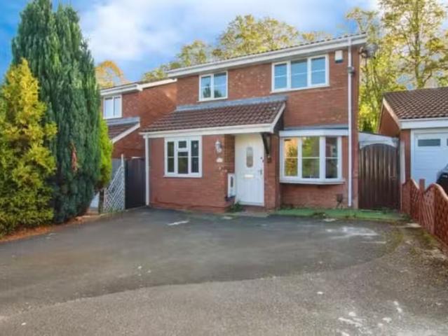 Just in! 4 bedroom detached house for rent in Stableford Close.