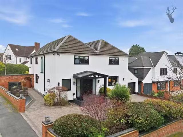 Deal! 4 bedroom detached house for rent in Parklands, Chigwell.