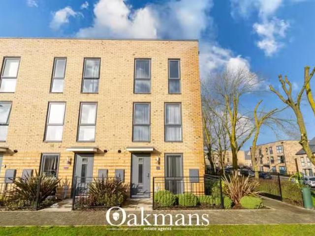For Rent! 4 bedroom end of terrace house for rent in Sherlock.