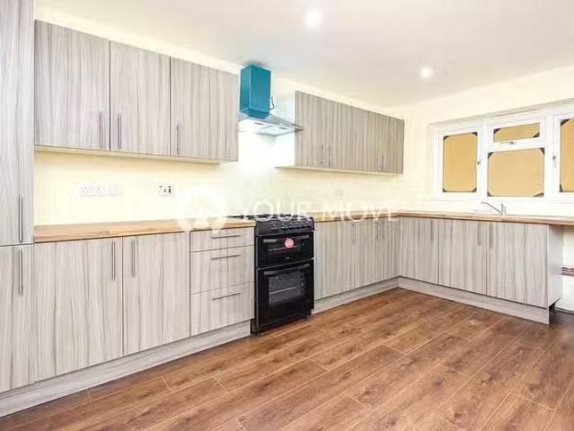 Deal! 4 bedroom End Terrace House to rent, Urban Gardens, Well.