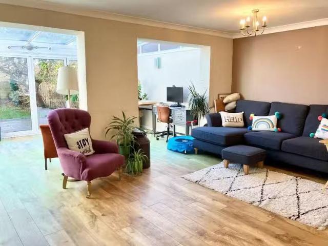Cheap 4 bedroom house for rent in Acers, Park Street, St. Alba.