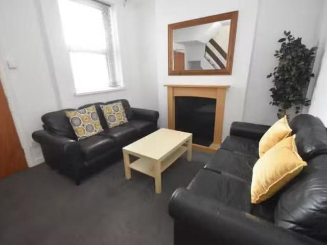 Nice 4 bedroom house for rent in Minny Street, Cathays, Cardif.