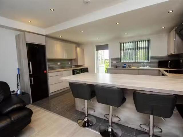 Cozy 4 bedroom house for rent in Quinton Road, Birmingham, Wes.