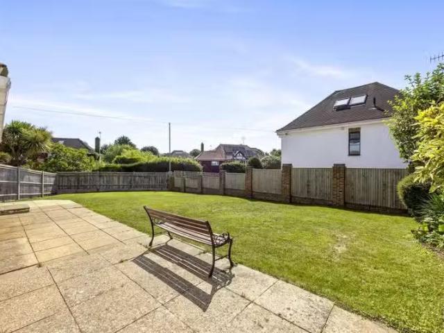 Nice 4 bedroom house for rent in Woodland Drive, Hove, BN3