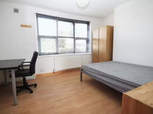 Charming 4 bedroom semi detached house for rent in Wallisdown.