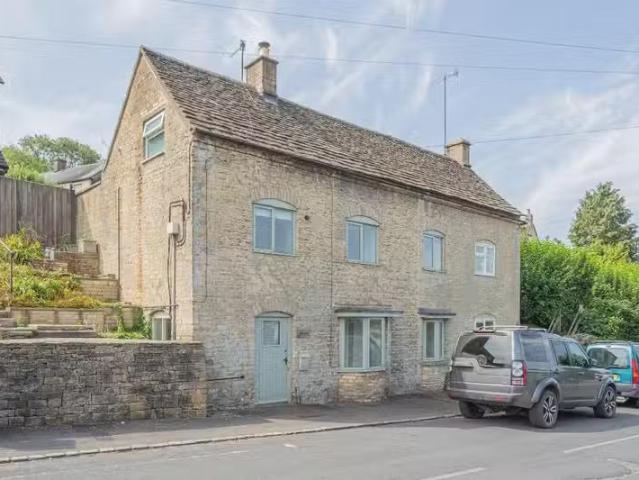 Just in! 4 bedroom semi detached house for rent in High Street.