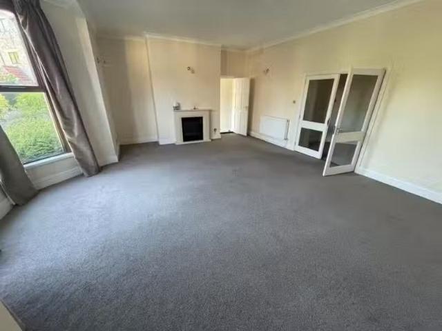 Deal! 4 bedroom semi detached house for rent in Lower Charlton.