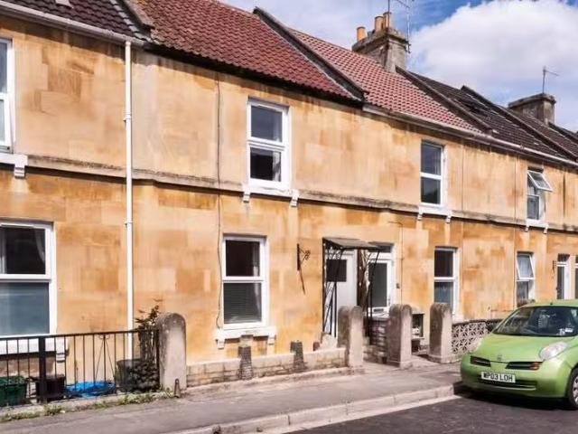 Just in! 4 bedroom terraced house for rent in Landseer Road, B.