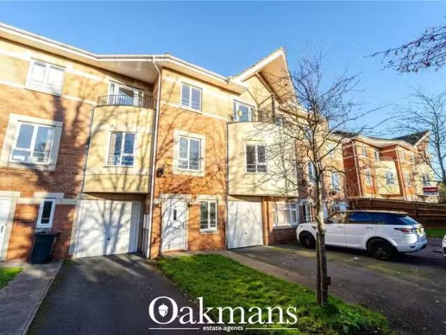 Unique 4 bedroom terraced house for rent in Waterside Drive, H.