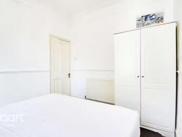 Deal! 4 bedroom terraced house to rent in Mitcham Road, LONDON