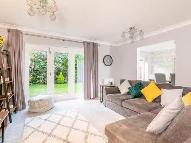 New 4 BR College Court