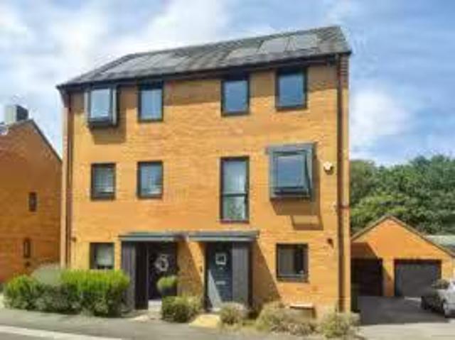 Charming 4 BR Property & Houses to Rent: Divot Way, Basingstok.