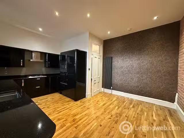 Deal! 4 BR Property to rent in 23 Stanley Street