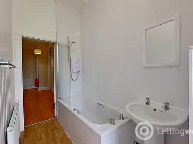 Nice 4 BR Property to rent in 72 1f1 Marchmont Road, Edinbur.