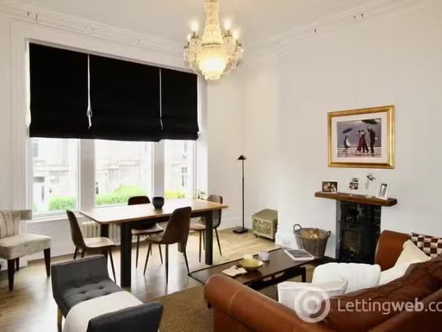 Cozy 4 BR Property to rent in Hartington Road, Upper flat, AB10