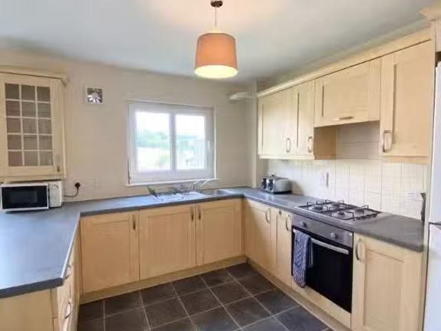 Cozy 4 BR Property to rent in Larch Street, West End, Dundee.