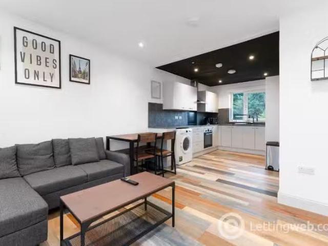 Charming 4 BR Property to rent in Moredun Park View,, Edinbur.