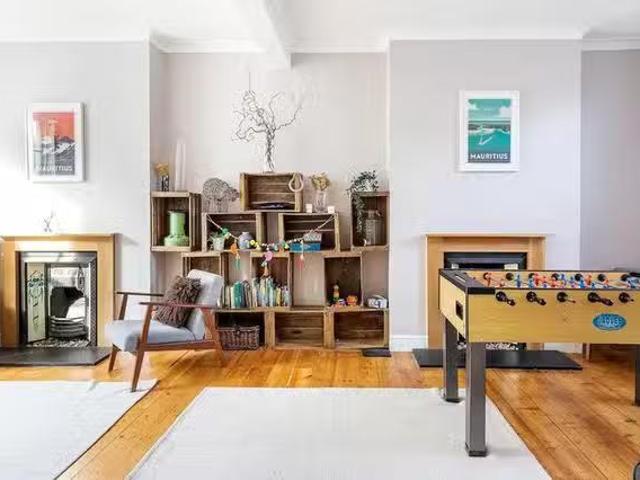 Cheap 4 BR Sears Street