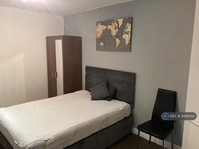 Cheap 5 BA 1 bedroom house share for rent in Northolt Road, Ha.