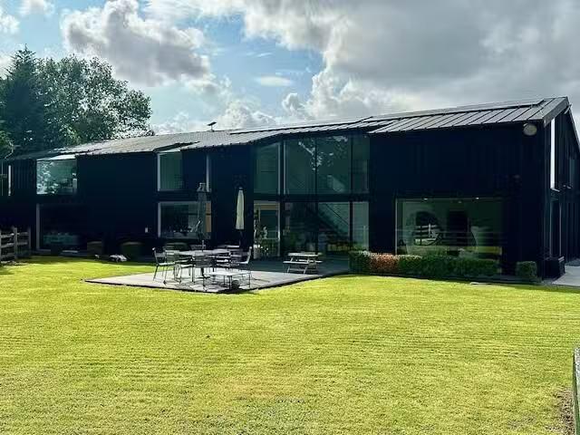 Cozy 5 BA 4 bedroom barn conversion for rent in Holmes Chapel.