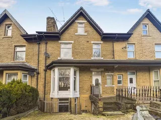 Deal! 5 BA 5 bedroom terraced house for rent in Somerset Road.