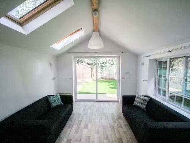 Deal! 5 bedroom detached house for rent in Modern Student Hous.