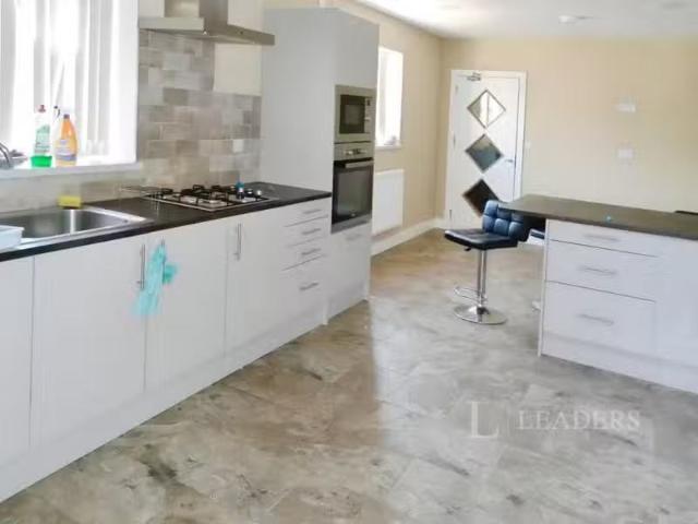 Cheap 5 bedroom detached house for rent in Ribblesdale Road, B.