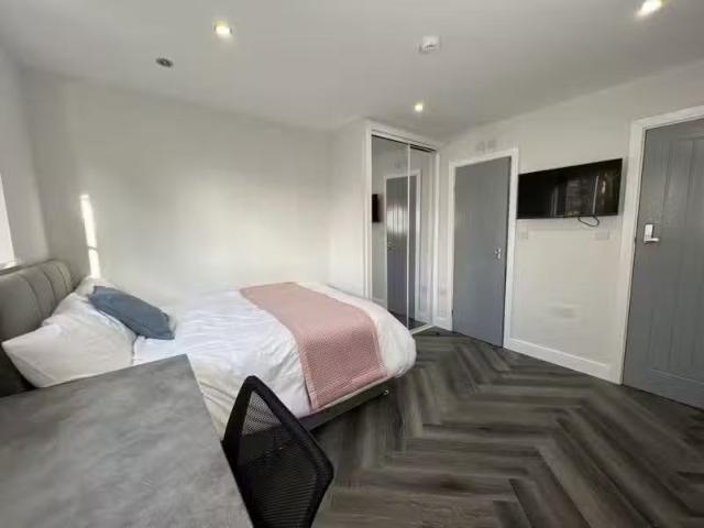 Just in! 5 bedroom house for rent in 42 George Road, B29 6AH.