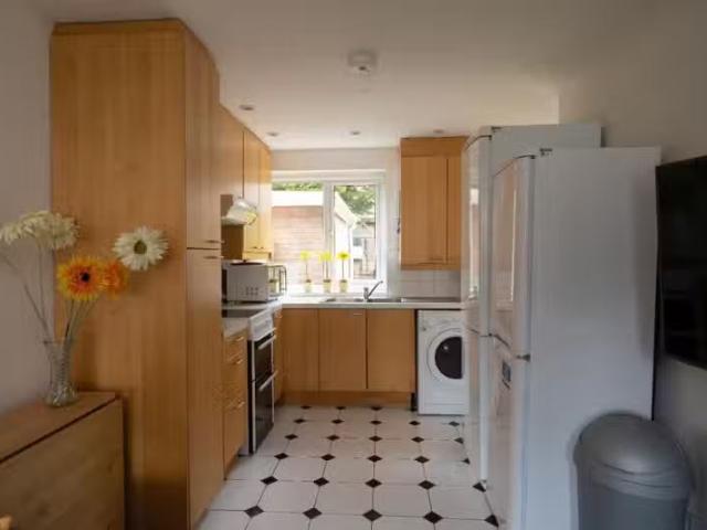Charming 5 bedroom house share for rent in Leahurst Crescent.
