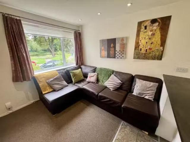 Nice 5 bedroom house share for rent in Leahurst Crescent D.