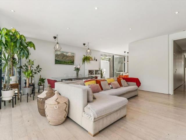 Charming 5 bedroom house to rent in NW10