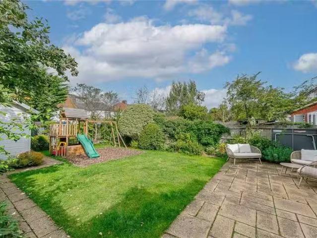 Just in! 5 bedroom semi detached house to rent in London, NW2