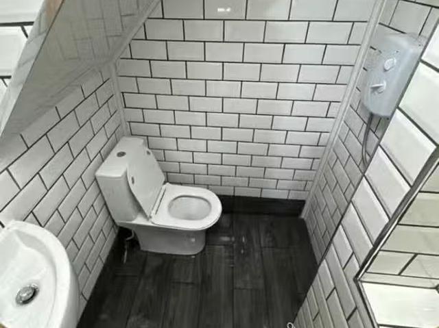 New 5 bedroom terraced house for rent in Leslie Road, Edgbasto.