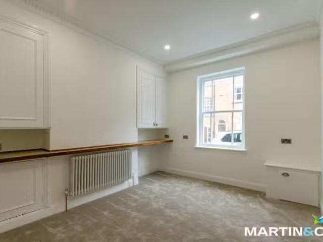 Just in! 5 bedroom terraced house for rent in Warstone Parade.