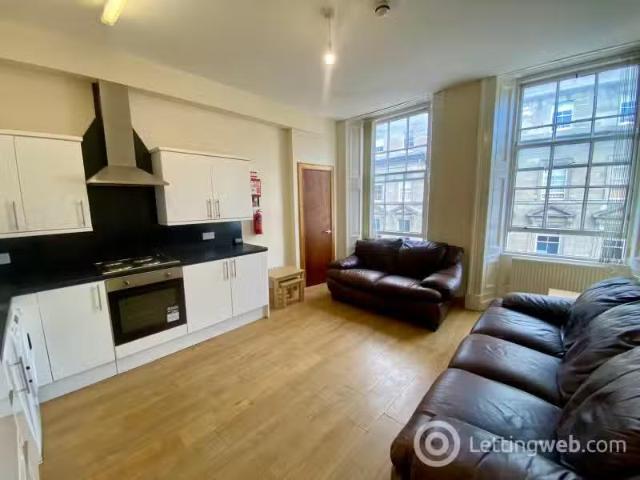 Nice 5 BR Property to rent in 56 Reform Street, Dundee City C.