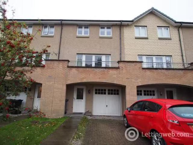 Cozy 5 BR Property to rent in Frater Place, Aberdeen, AB24