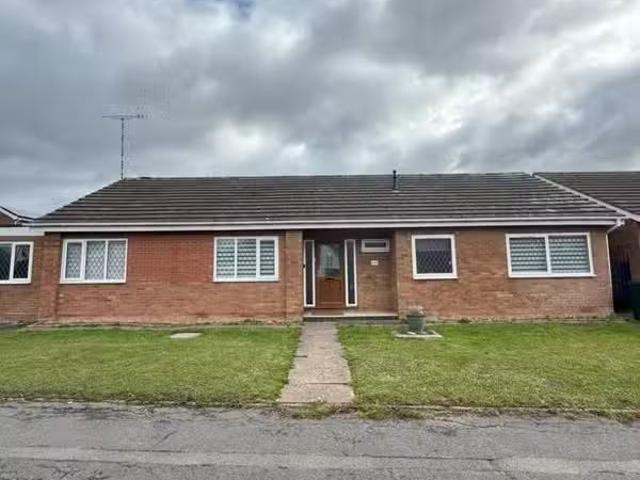 Deal! 6 BA 6 bedroom detached bungalow for rent in De Montfort.