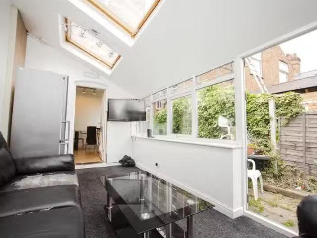 Cozy 6 bedroom apartment for rent in Ribblesdale Road, Birming.