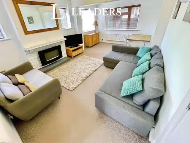 Charming 6 bedroom detached house for rent in Melville Road, W.