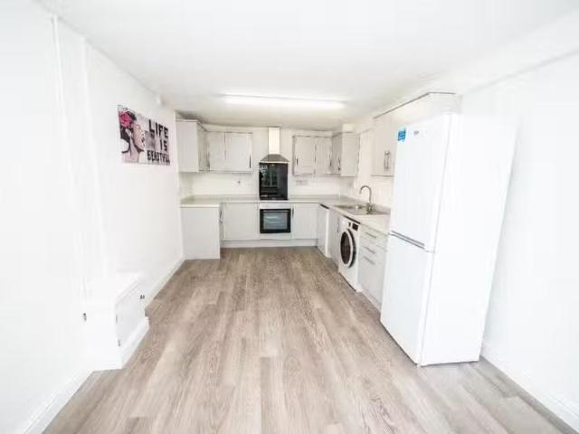Cheap 6 bedroom house for rent in Raddlebarn Court D, Selly.