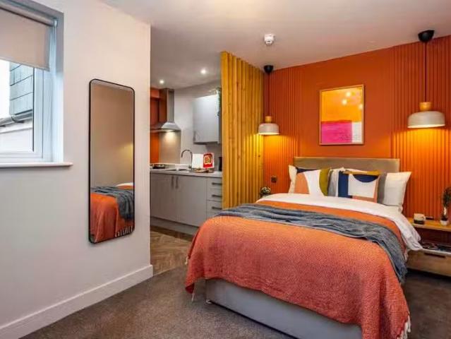Unique 6 bedroom house of multiple occupation for rent in West.