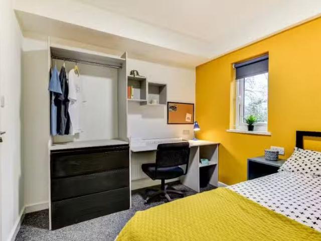 Unique 6 bedroom house share for rent in Rowlandson Gardens, B.