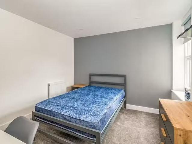 New 7 bedroom Mid Terrace House to rent, Manners Road, Southse.